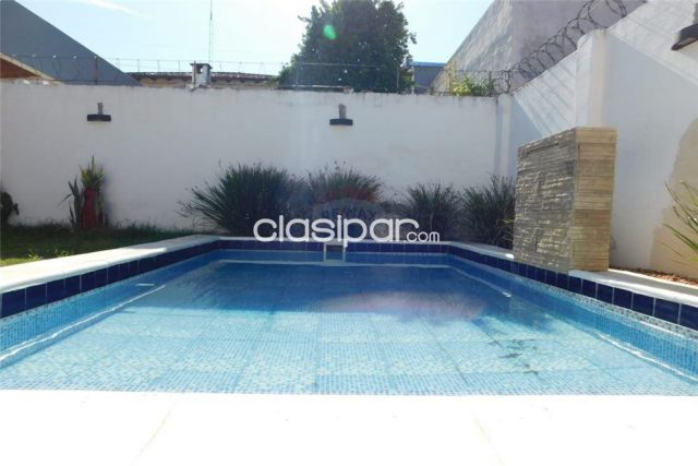 ALQUILO HERMOSA CASA CON PISCINA AMOBLADA EN LAMBARE #2008144 | Clasipar.com en Paraguay