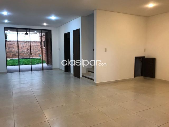 ALQUILO DUPLEX CON PISCINA EN MBURUCUYA #2026382 | Clasipar.com en Paraguay