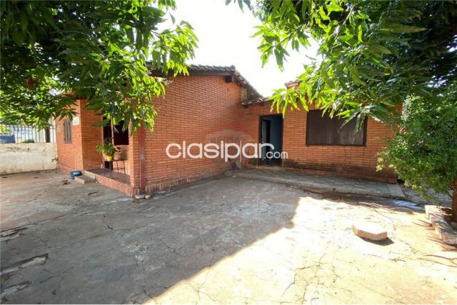 VENDO CASA EN ESQUINA A 2 CUADRAS DE CACIQUE LAMB. #2128758 | Clasipar.com en Paraguay